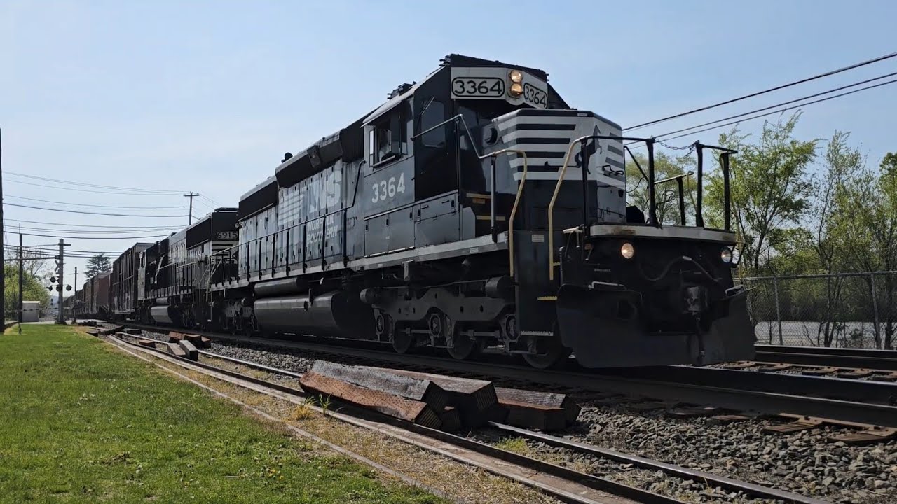 FAST FREIGHT TRAINS, UNIQUE HORNS & UNIQUE ENGINES! Railfanning ...