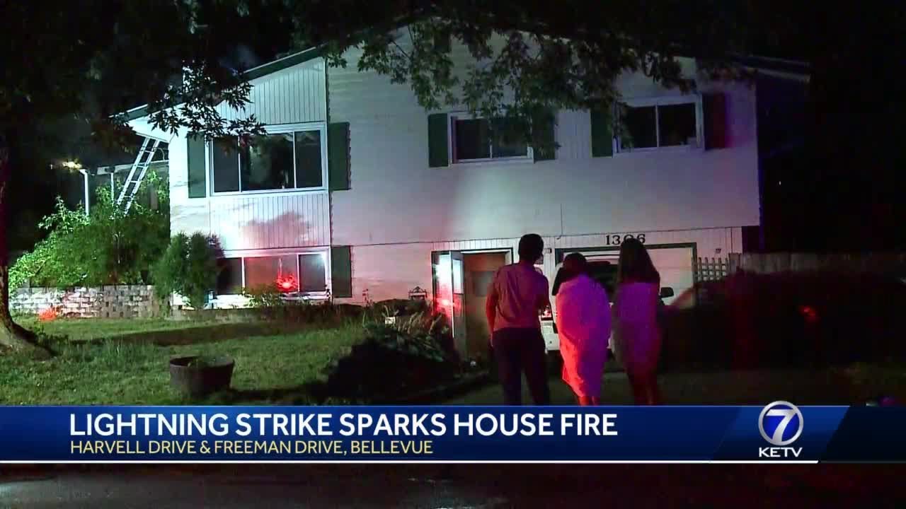 Lightning strike sparks house fire - YouTube