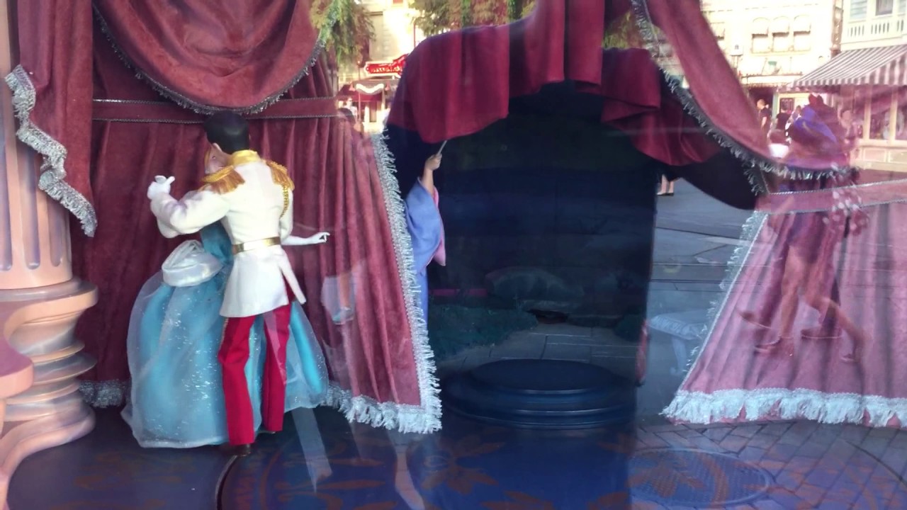Disneyland's Main Street Animated Windows Displays - YouTube