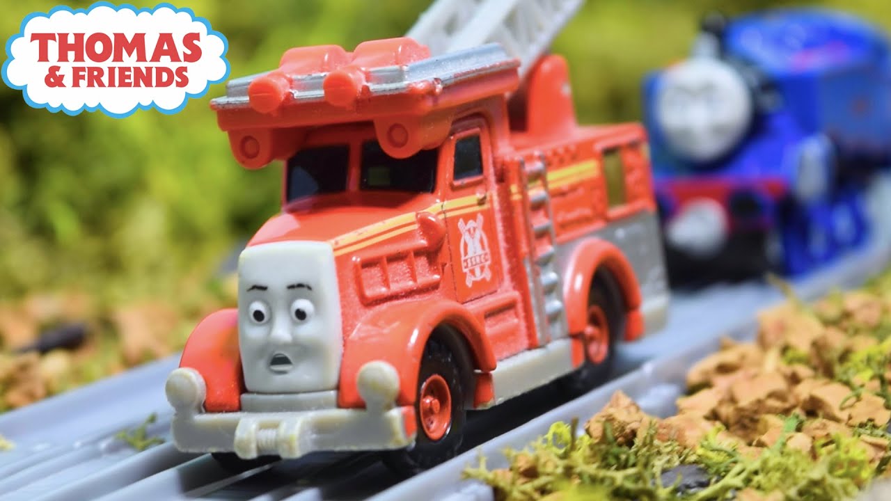 The Track Is BUMPY! | Bumpy Tracks and Buckled Cars | Thomas & Friends ...