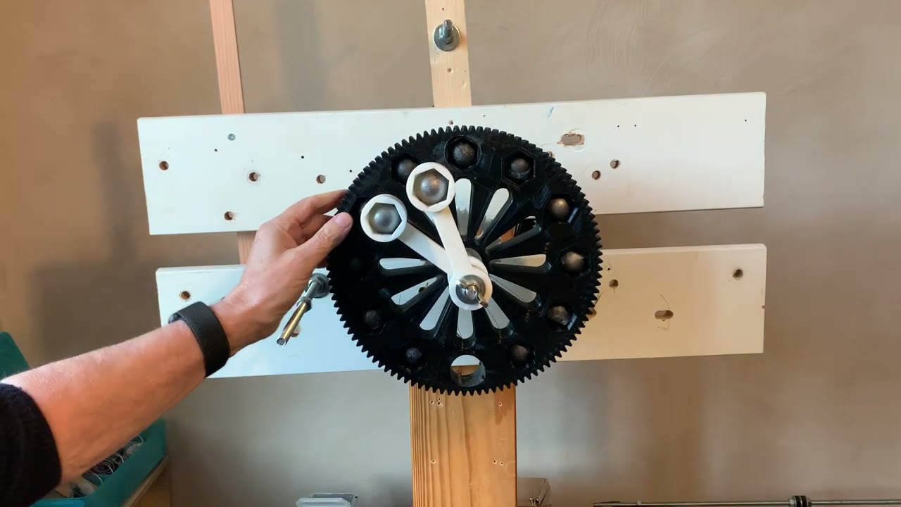 Gravity Wheel Johann Bessler 37/XX - YouTube