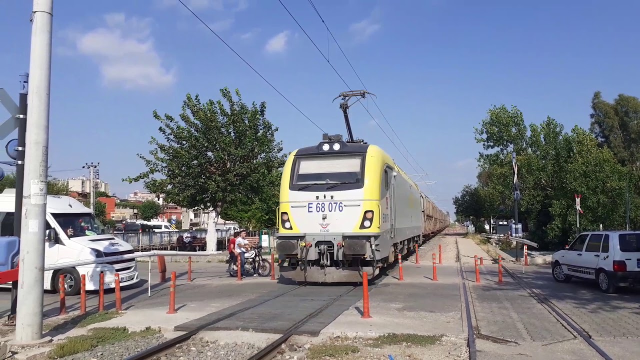 TCDD E 68 076 Elektirikli yük treni.TCDD E 68 076 Electric freight ...