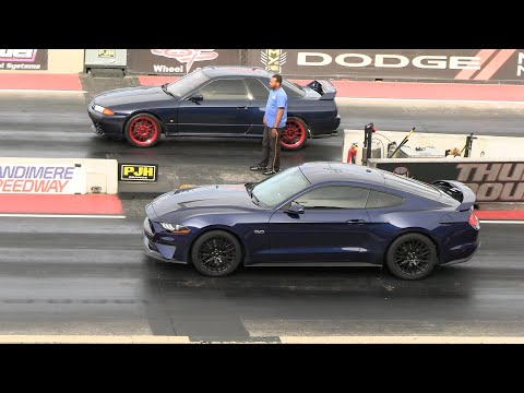 Nissan Skyline R32 vs Mustang GT - drag racing