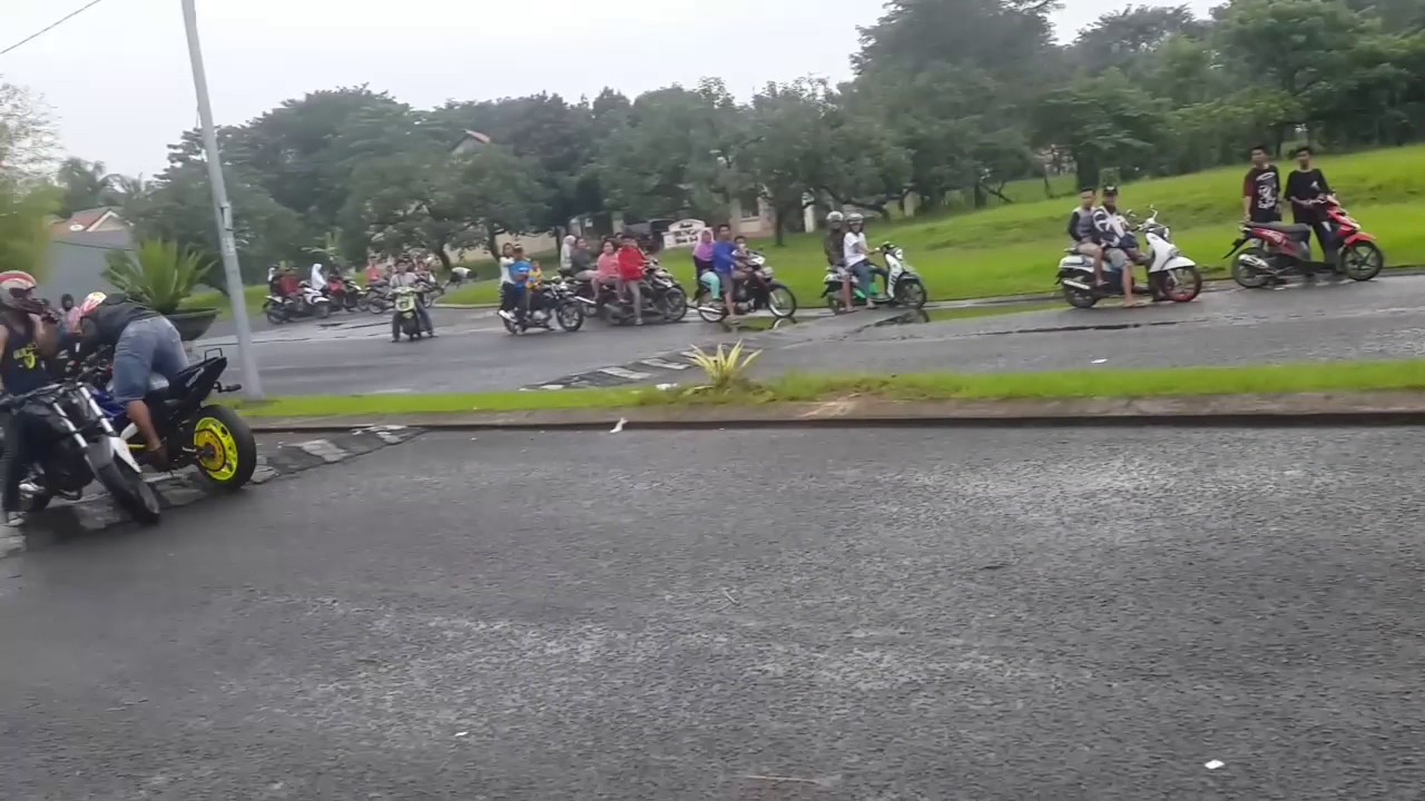 Yamaha R25 Crash with yamaha Mio | dennystunt & Revdystunter - YouTube