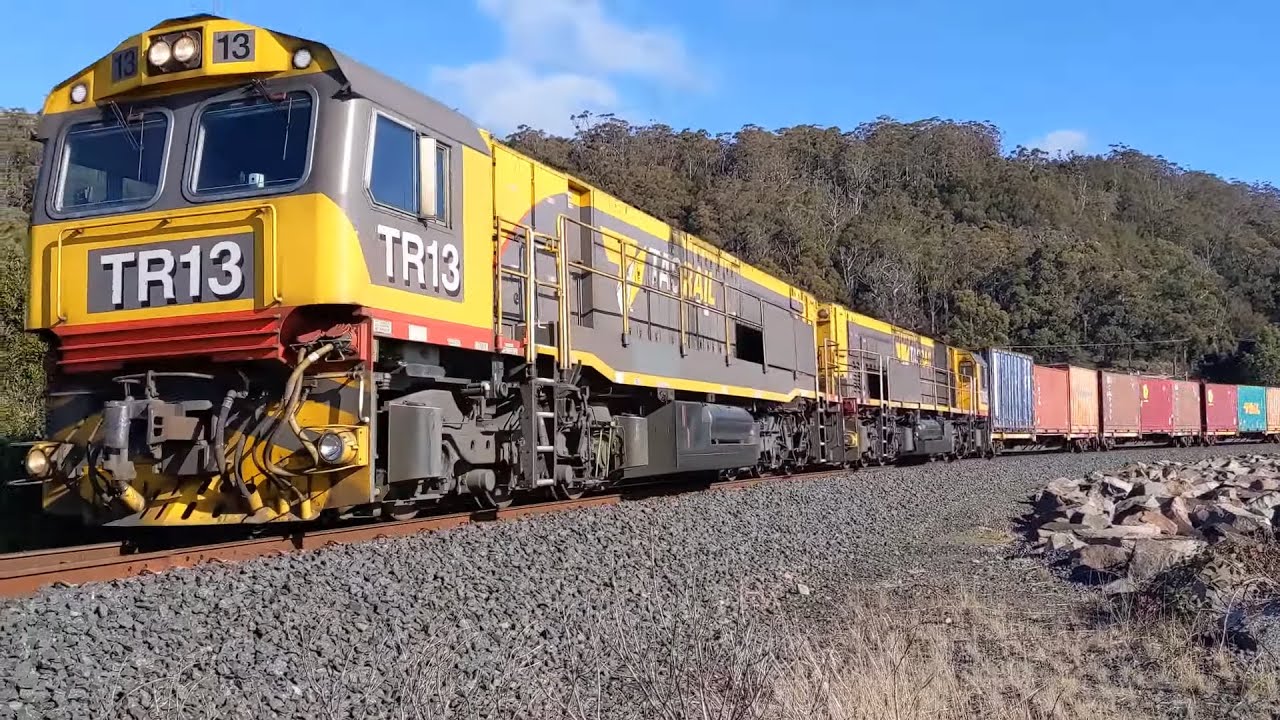 TasRail TR13 TR06 #31 Container Empty train rounding Chasm Creek - YouTube