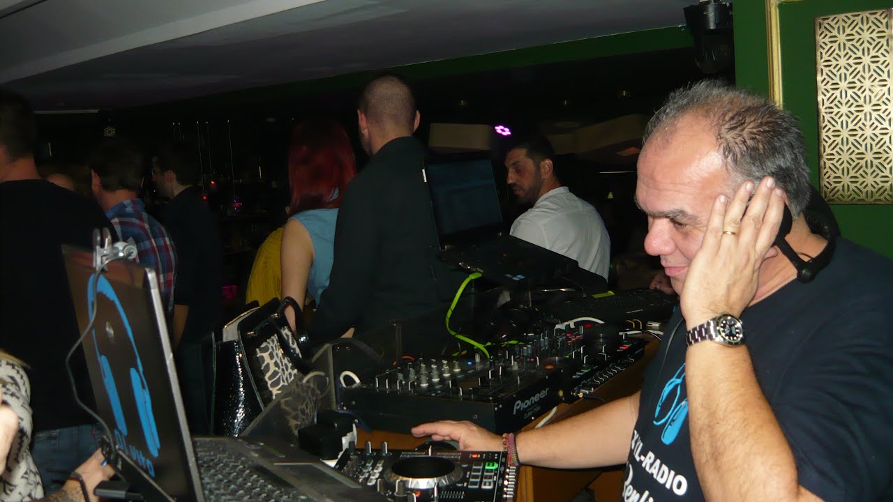 THE "PARTY MAKERS" - DJ VITO on dexx - videos from events - YouTube