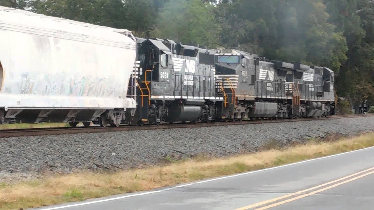 NS C40-8/C40-9W/HH GP38-2 8 Notch Baby!!! P5 Horn - YouTube