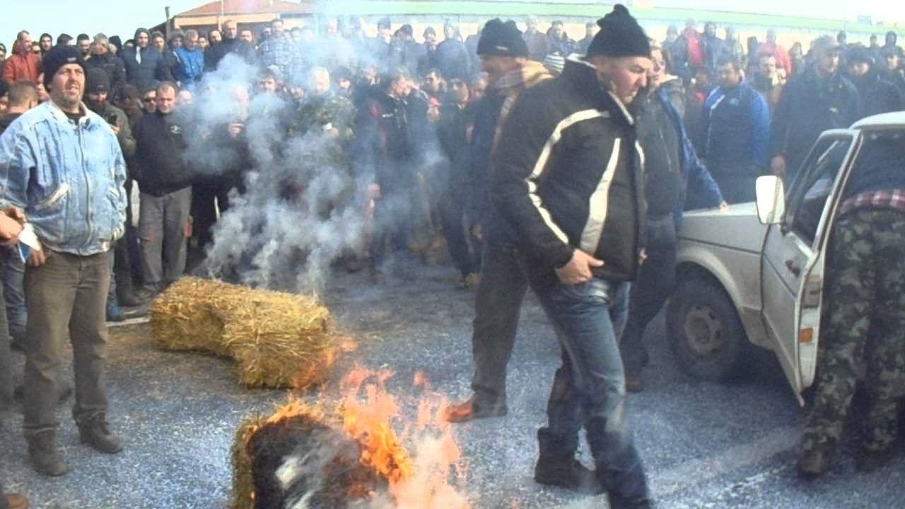 lefteria.blogspot.gr ΑΓΡΟΤΕΣ ΕΚΛΕΙΣΑΝ ΤΗΝ ΕΘΝΙΚΗ ΟΔΟ ΕΞΩ ΑΠΟ ΤΗΝ ...