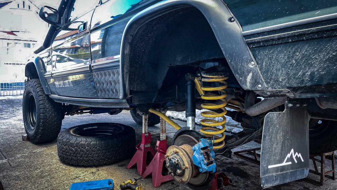 Ratel x shock droppers on a Discovery - YouTube