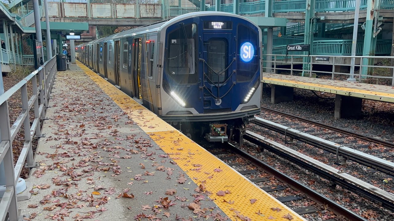 MTA Staten Island Railway: R44/R211S trains at Great Kills (PM Rush ...