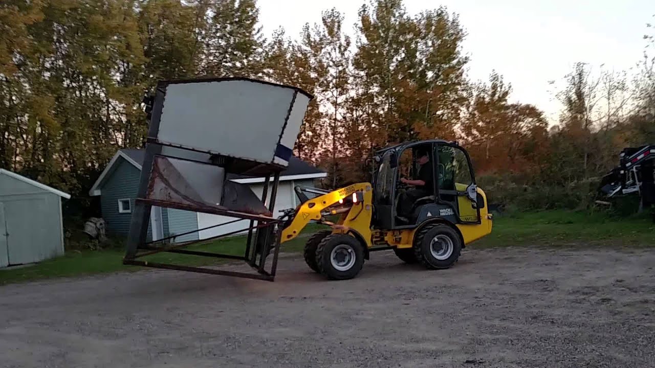 The new bucking stand!! - YouTube