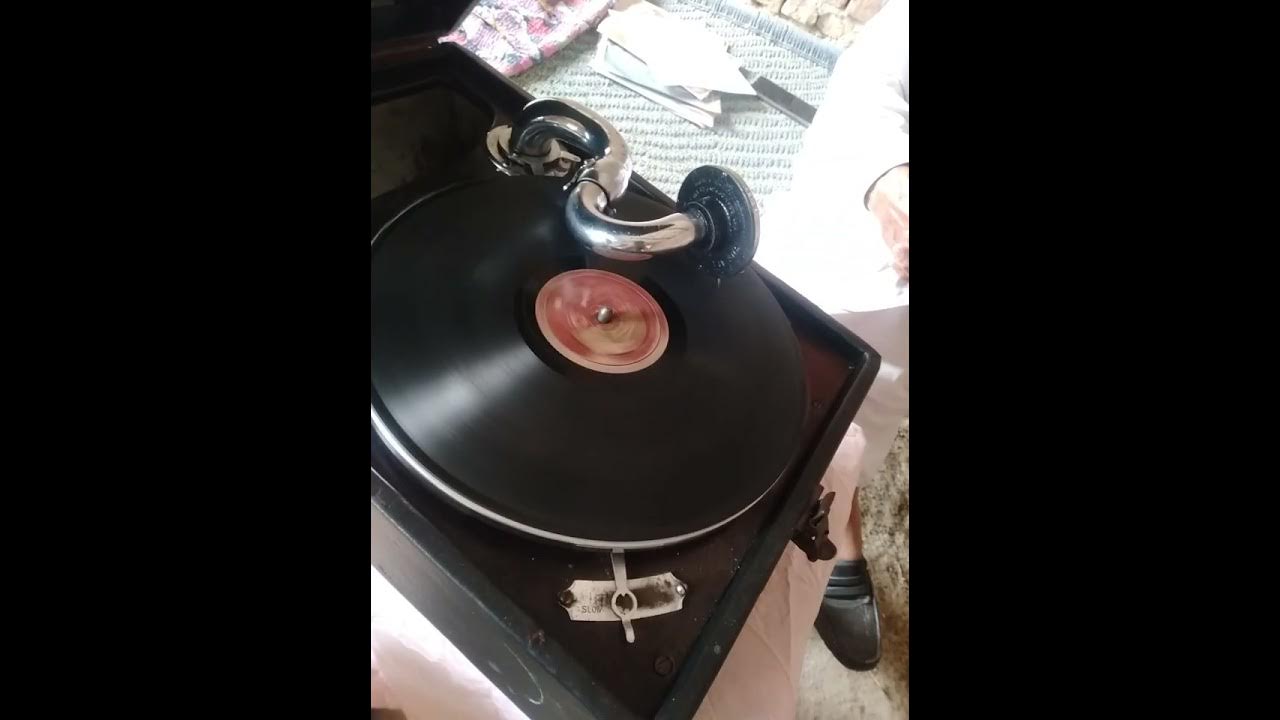 Gramophone played by Syed M. Hanif shah - YouTube