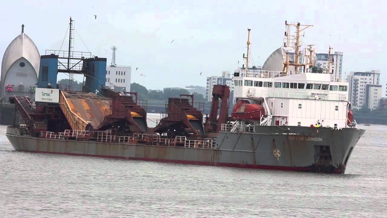 Ship video - Dredger docking in London - YouTube