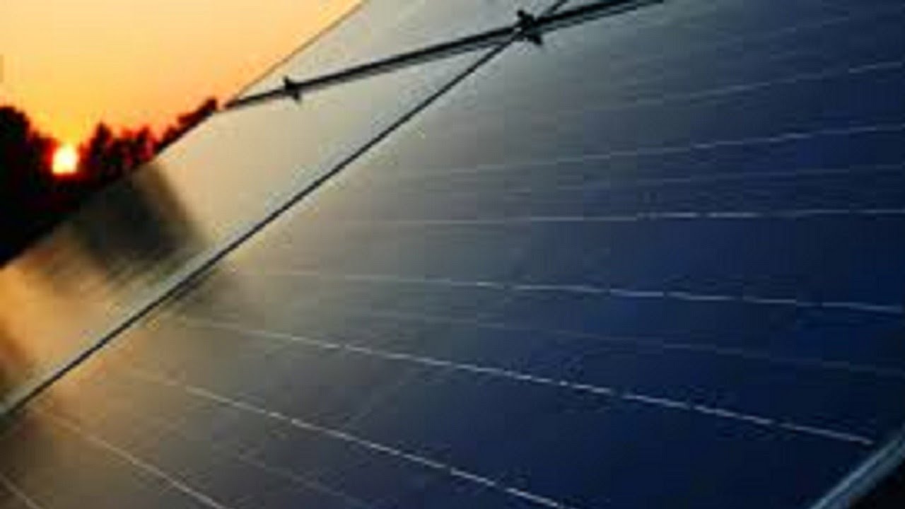 UK to unveil largest floating solar array in the world - YouTube
