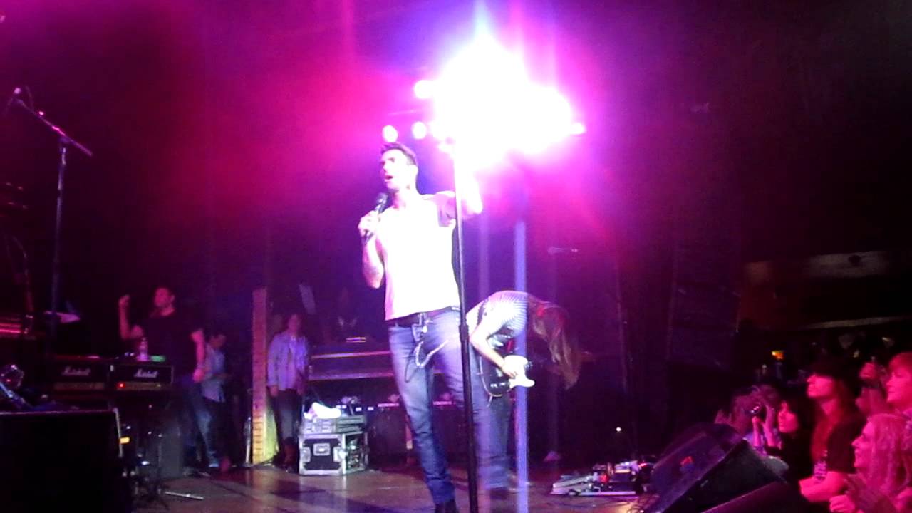 Maroon 5 - Harder To Breathe With Ryan Dusick! - YouTube