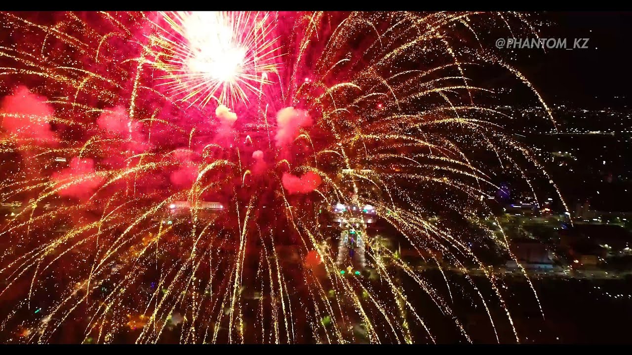 Шикарный салют с высоты птичьего полета! - YouTube