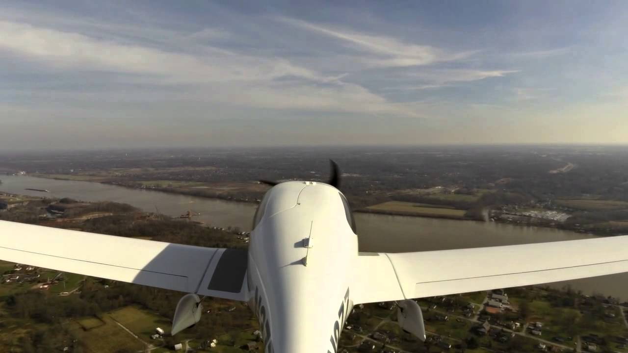 Excellent Diamond DA-40 Flight Over Louisville - YouTube