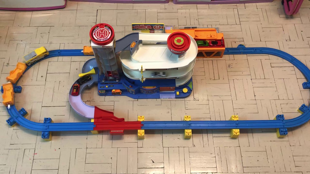 super auto tomica building+tomica carport station - YouTube