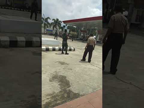 NGERII!!! DETIK DETIK BENTROK TNI VS PREMAN