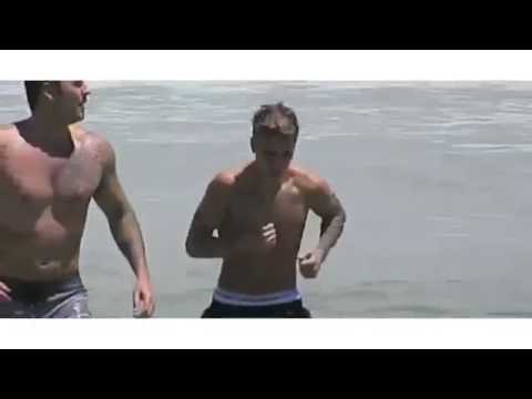 Justin Bieber Surfing in Byron Bay, Australia! - YouTube