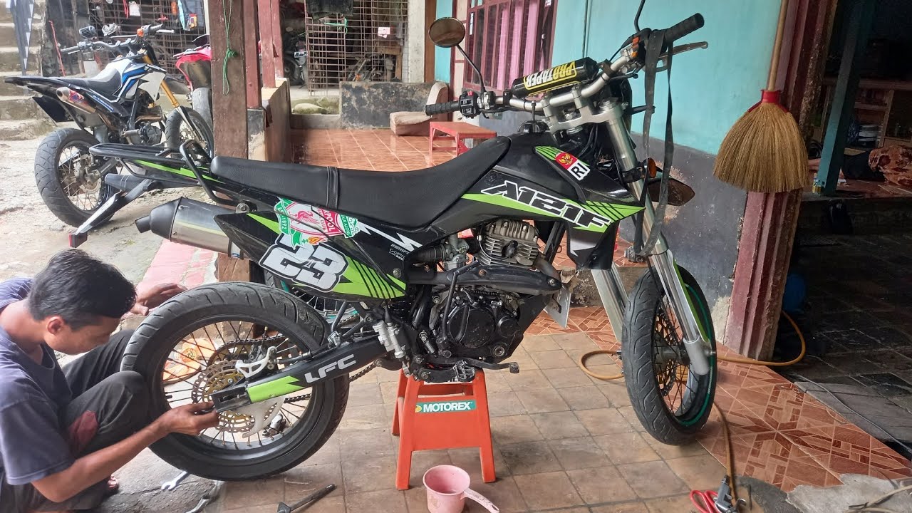 NEW VIAR X CROSS 150 SUPERMOTO , DEPAN CAKRAM SCATLET 300, BELAKANG ...