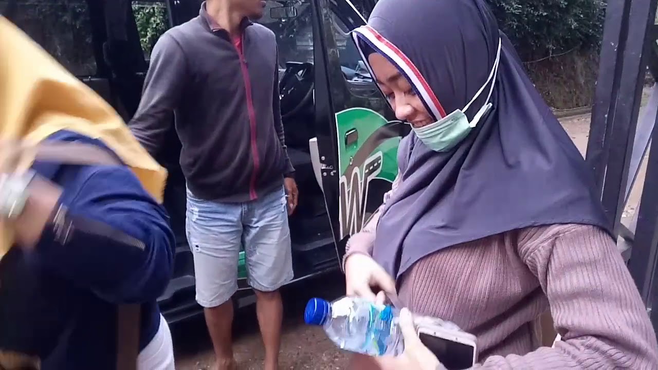 skill dewa supir travel di pegunungan penuh jurang - YouTube