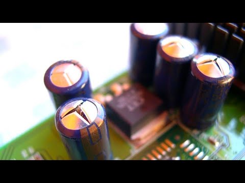 Como cambiar capacitores inflados a un motherboard. - YouTube