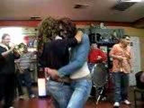 LAS PLEBES BAILANDO!!!