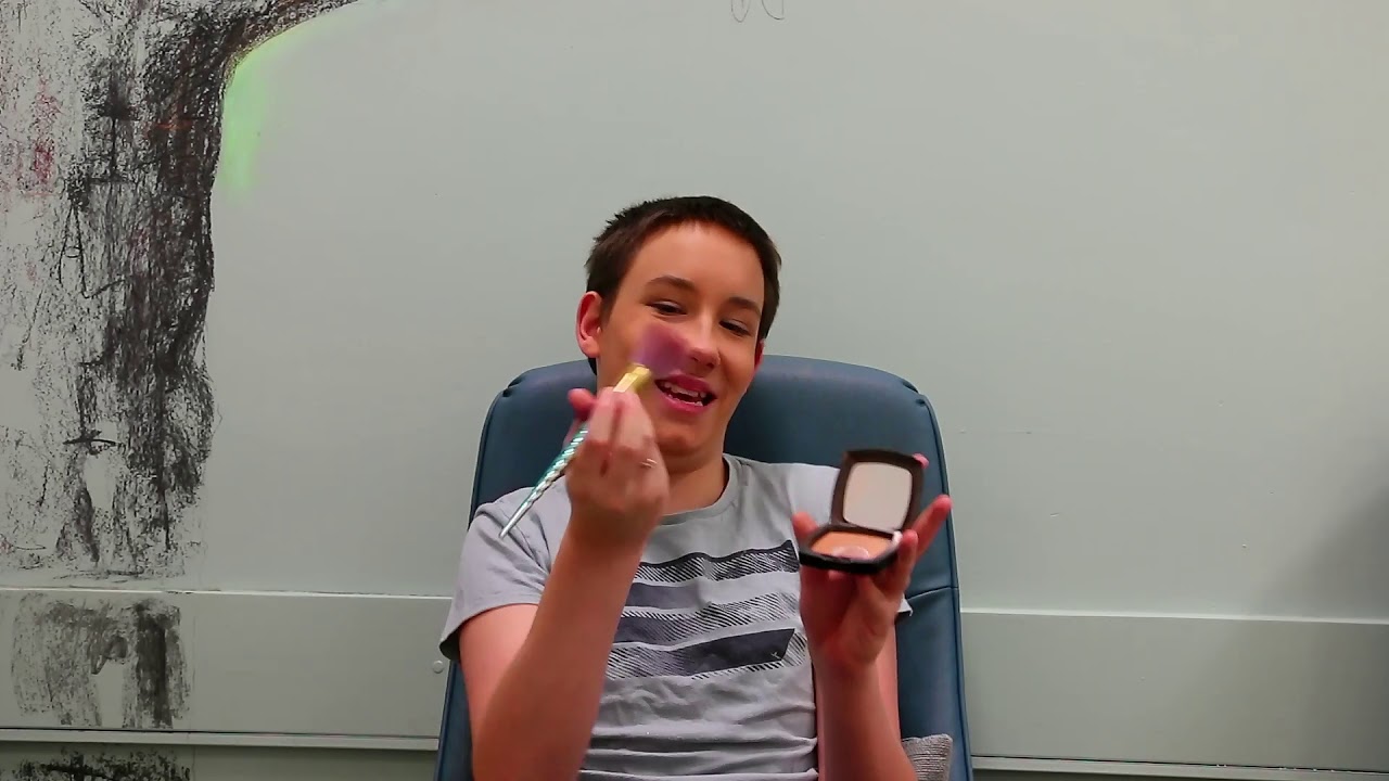 Noah Peeters: MAKE -UP AANBRENGEN ZONDER SPIEGEL! #DreamTeam - YouTube