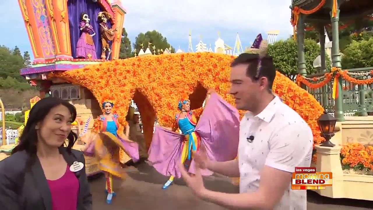 Miguel From 'Coco' Makes 1st Appearance In Disneyland Float - YouTube