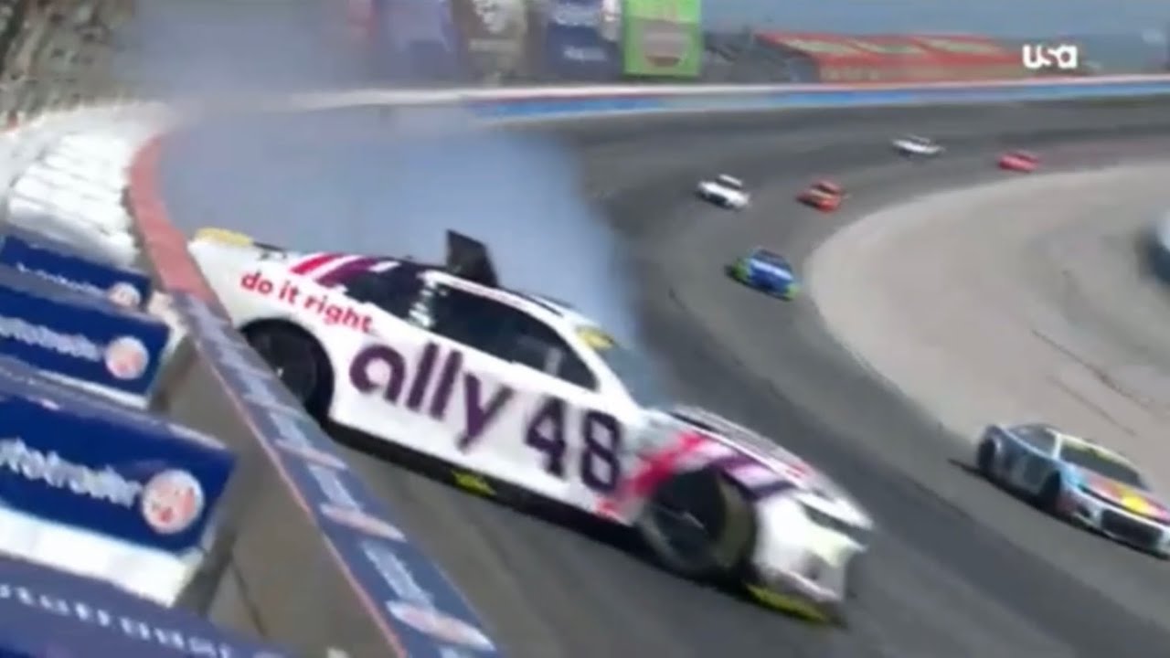 Alex Bowman crash in the 2022 Nascar Cup Series Playoff race at Texas ...