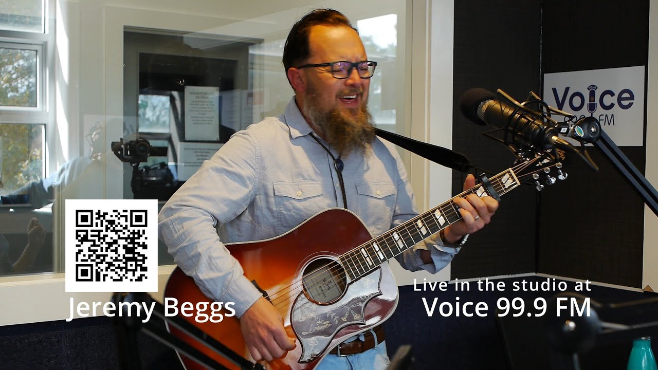 Jeremy Beggs - Signal Me In, Live at Voice FM - YouTube