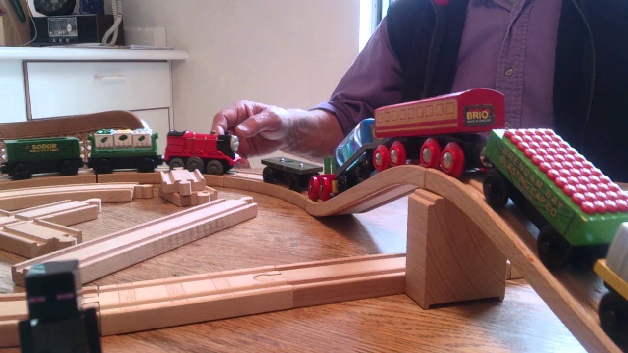 Brio trains and Thomas electric train - YouTube