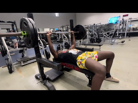 I Finally Bench 225 - YouTube