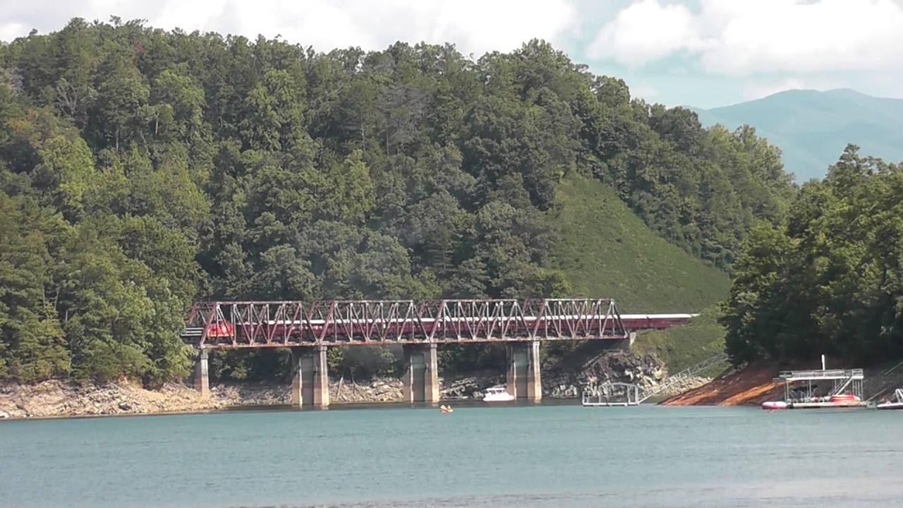 GSMR 1702 Crossing the Fontana Lake Trestle - YouTube