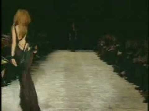 Tom Ford for Gucci Fall/Winter 2002 (part 2) - YouTube
