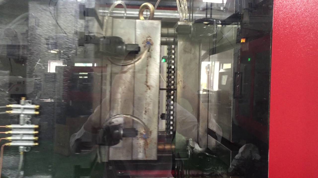 BL260EK- BOLE injection molding machine( Plastic clip ) - Korea - YouTube