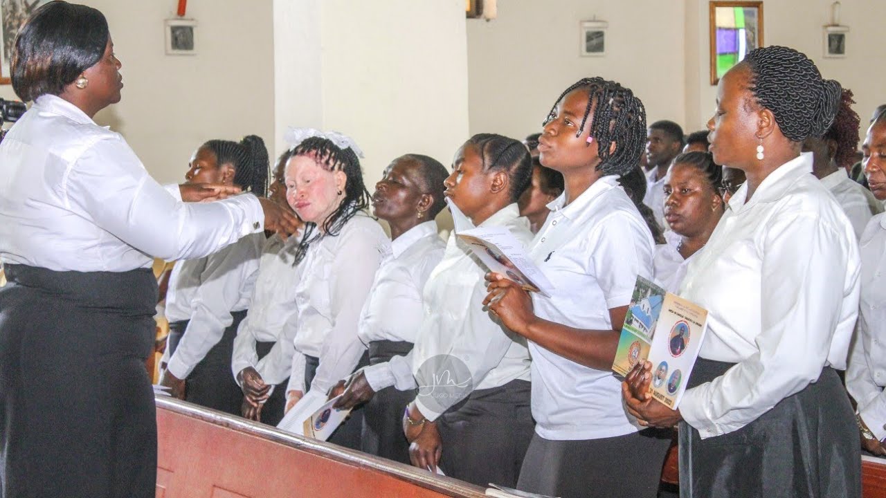 UKWAKATA Parokia ya Madaba Songea wakiimba Bwana Utuhurumie na Utukufu ...