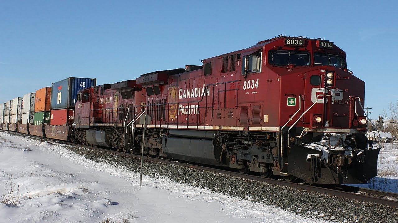 VERY FAST!! CP Train no. 118 eastbound Brooks Sub @ mile 116.23 @ Cluny ...