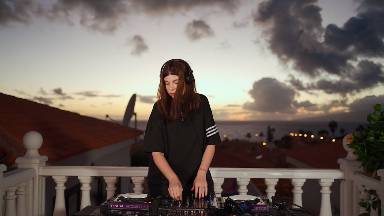 Bakhova | Live progressive techno / UK underground techno mix ...