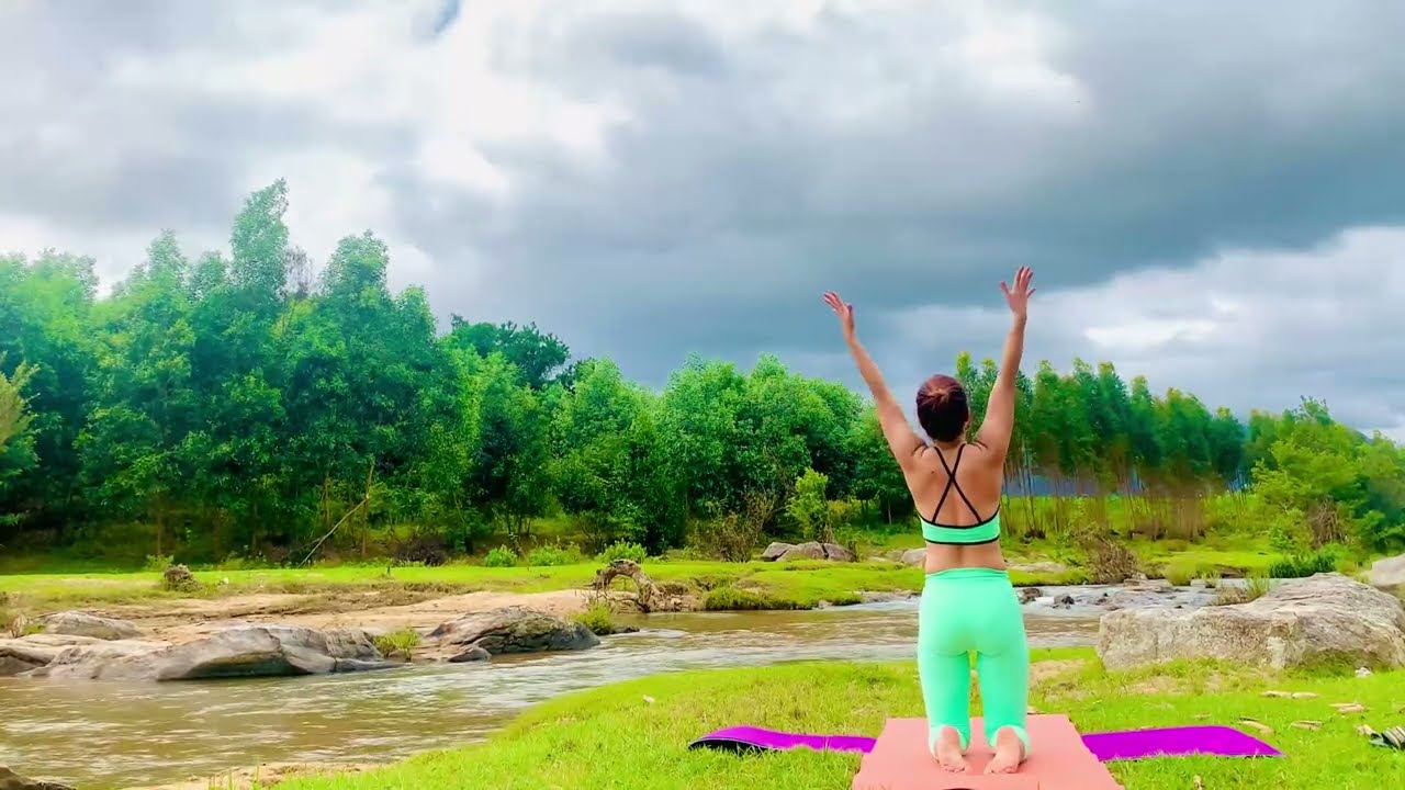 Morning Yoga in Just 1 Minute with Lina - YouTube