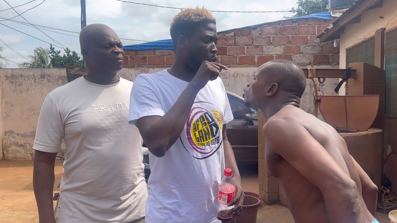 Le Roi du Football PIPI WOBAHO - YouTube