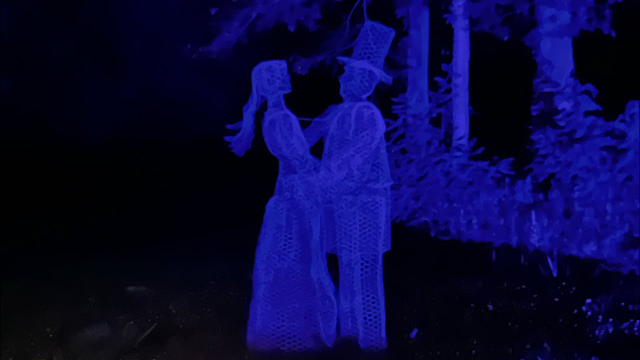 DIY chicken wire ghost - YouTube