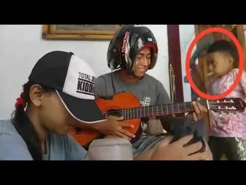 BOCAH BIKIN NGAKAK. Pukul helm pake sendal. Cover lagu starla