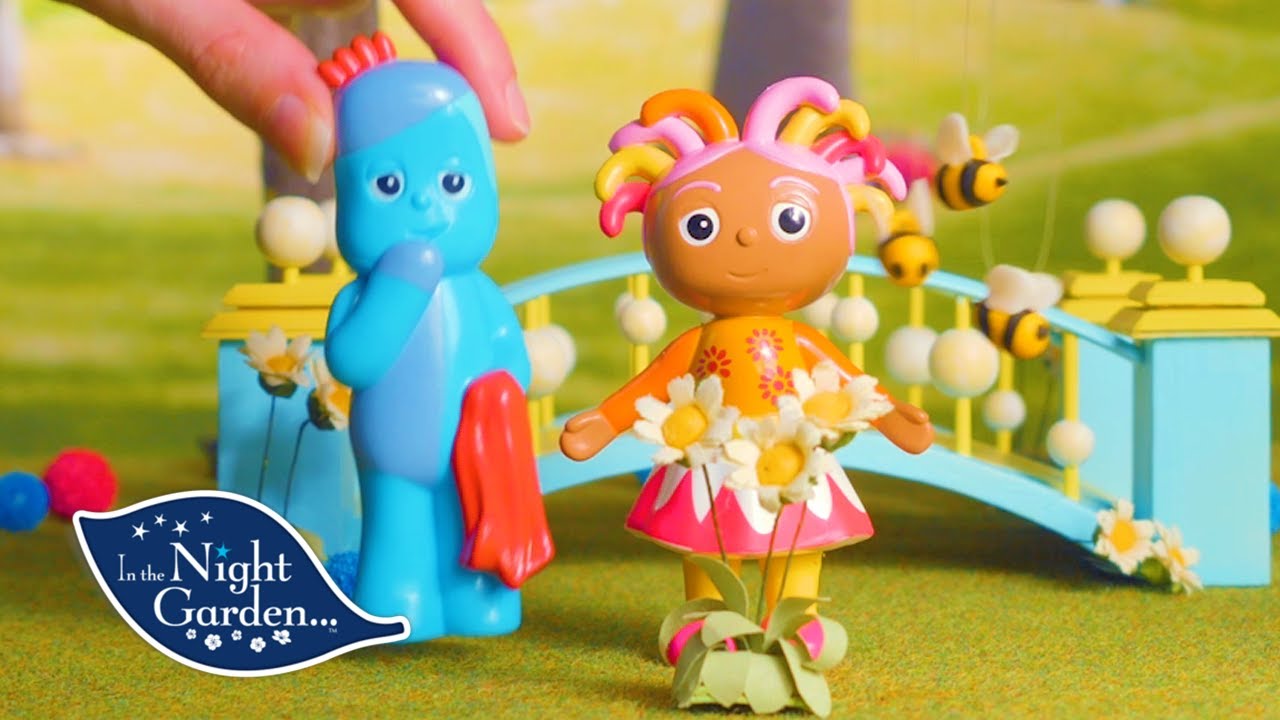 In The Night Garden - Buzzy Buzzy Bees! - Toy Play - YouTube