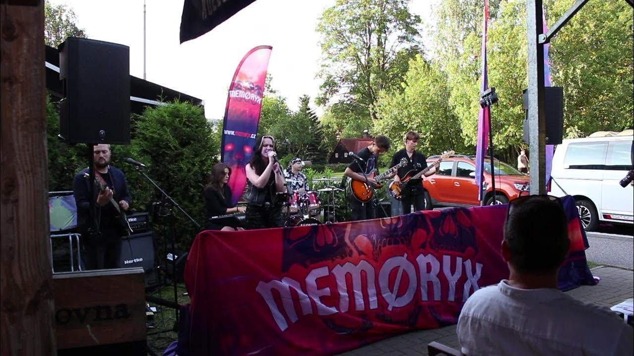 Rolling in the Deep - zpěv Daniela Ulrichová - kapela MemoryX živé ...