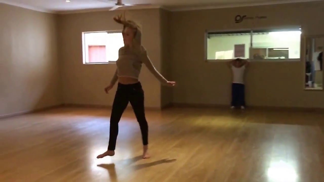 Stacey's aerials at DS Dance studios. - YouTube
