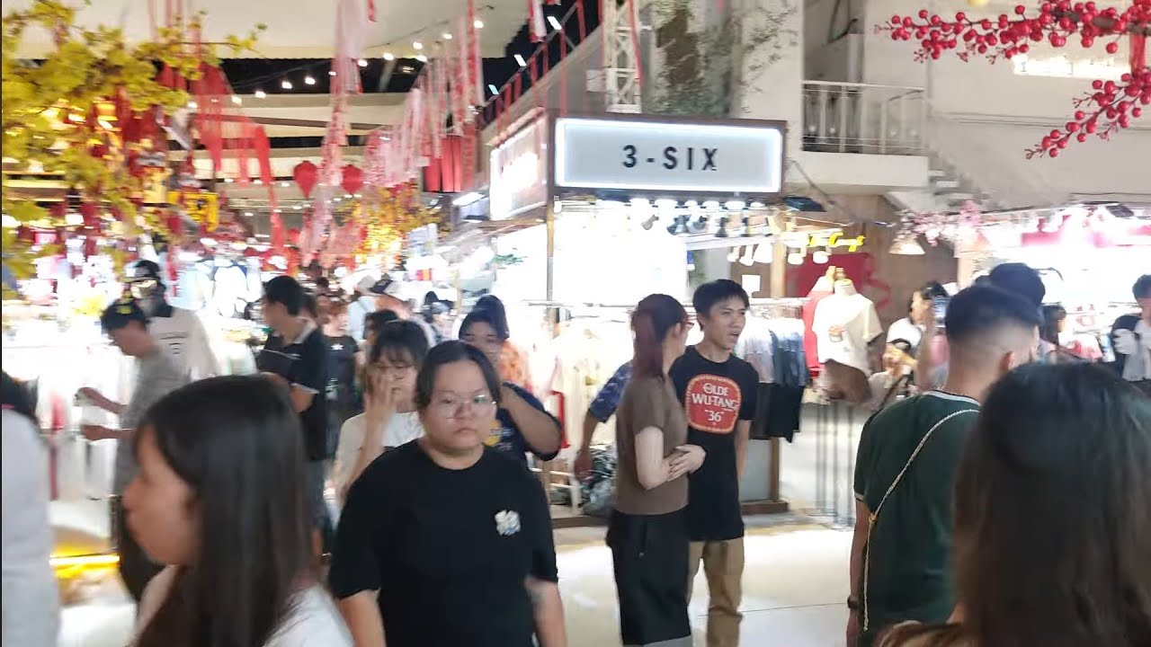 The Box Market, District 1, HCMC, Vietnam - YouTube