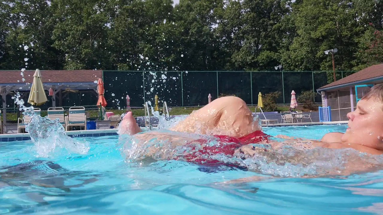 Underwater wrestling - YouTube