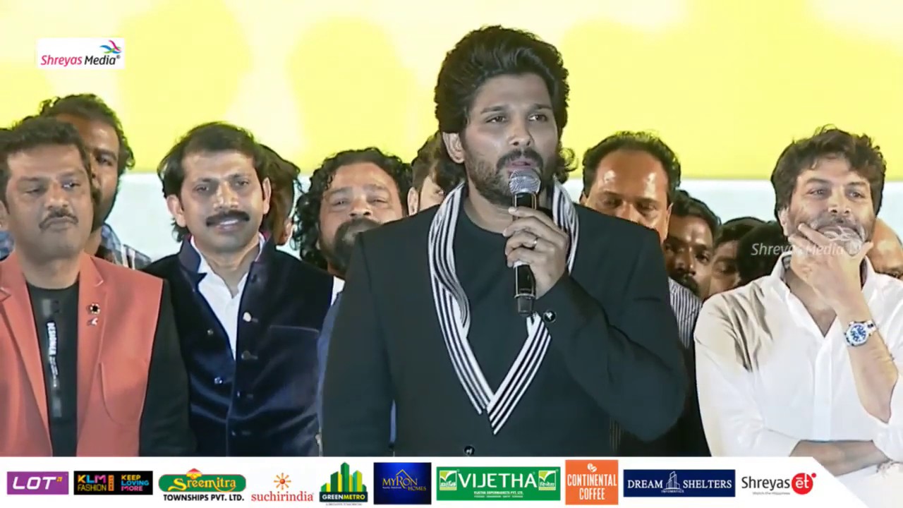 Allu arjun emotional on stage# allu arjun crying for his father# - YouTube